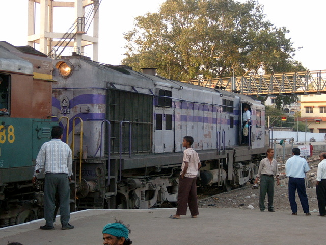 the_lead_loco_in_a_purpulish_blue_livery_loco_was_WDM_2A_18706_from_abr ...