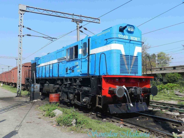 Jhansi DLS has adopted this new paint scheme for WDM3D fleet. Appaers ...