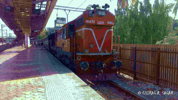 LDH WDM3A # 16472 as power of 22452 Chandigarh-Mumbai Bandra (T) SF ...